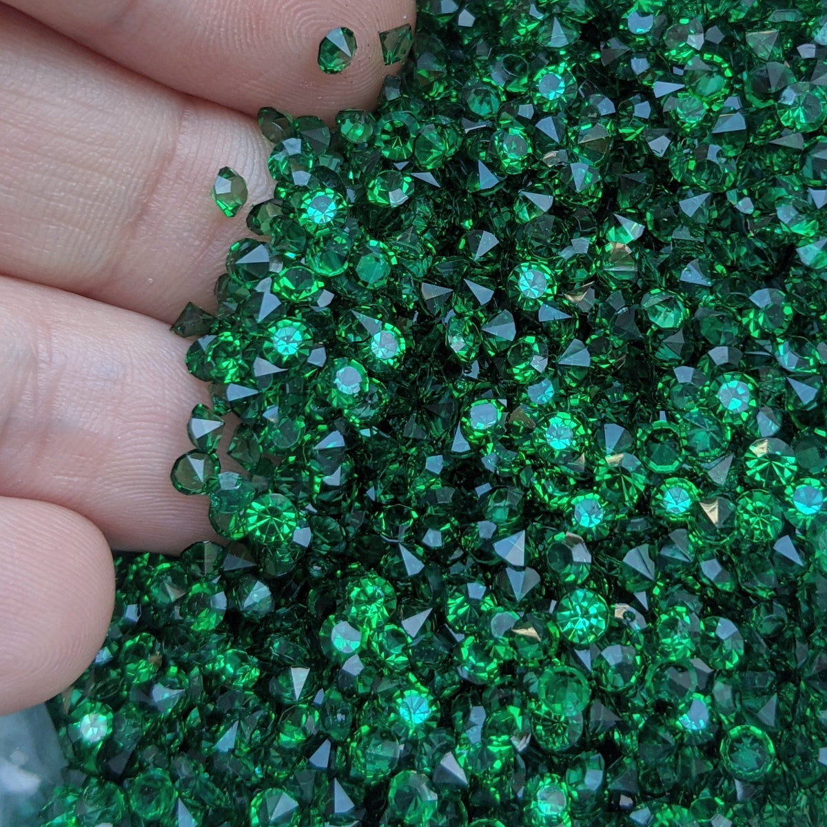 Forest Green (NO AB) Pointed Back Gems – The Shaker Maker